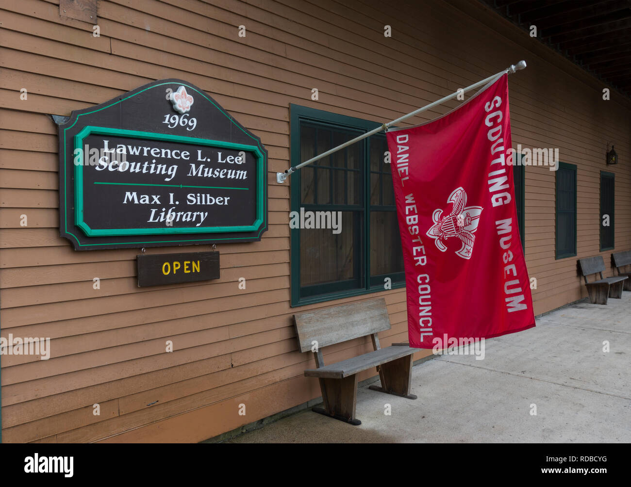 Outside manchester library hi-res stock photography and images - Alamy