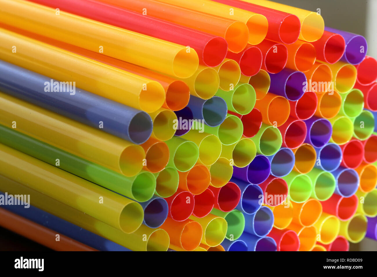 Plastic straws environment hi-res stock photography and images - Alamy