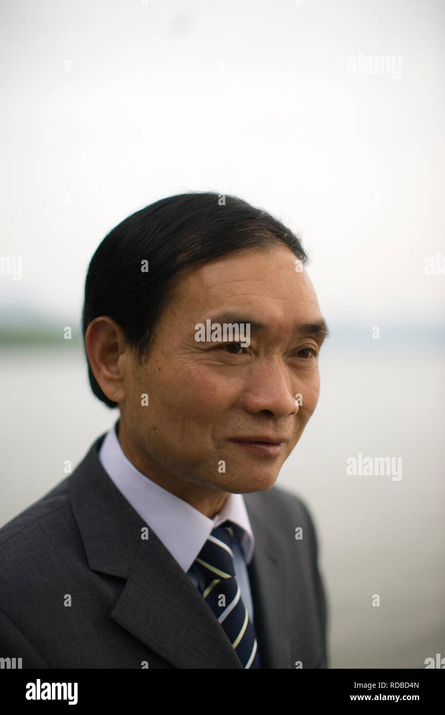 Chinese man headshot portraits hi-res stock photography and images - Alamy