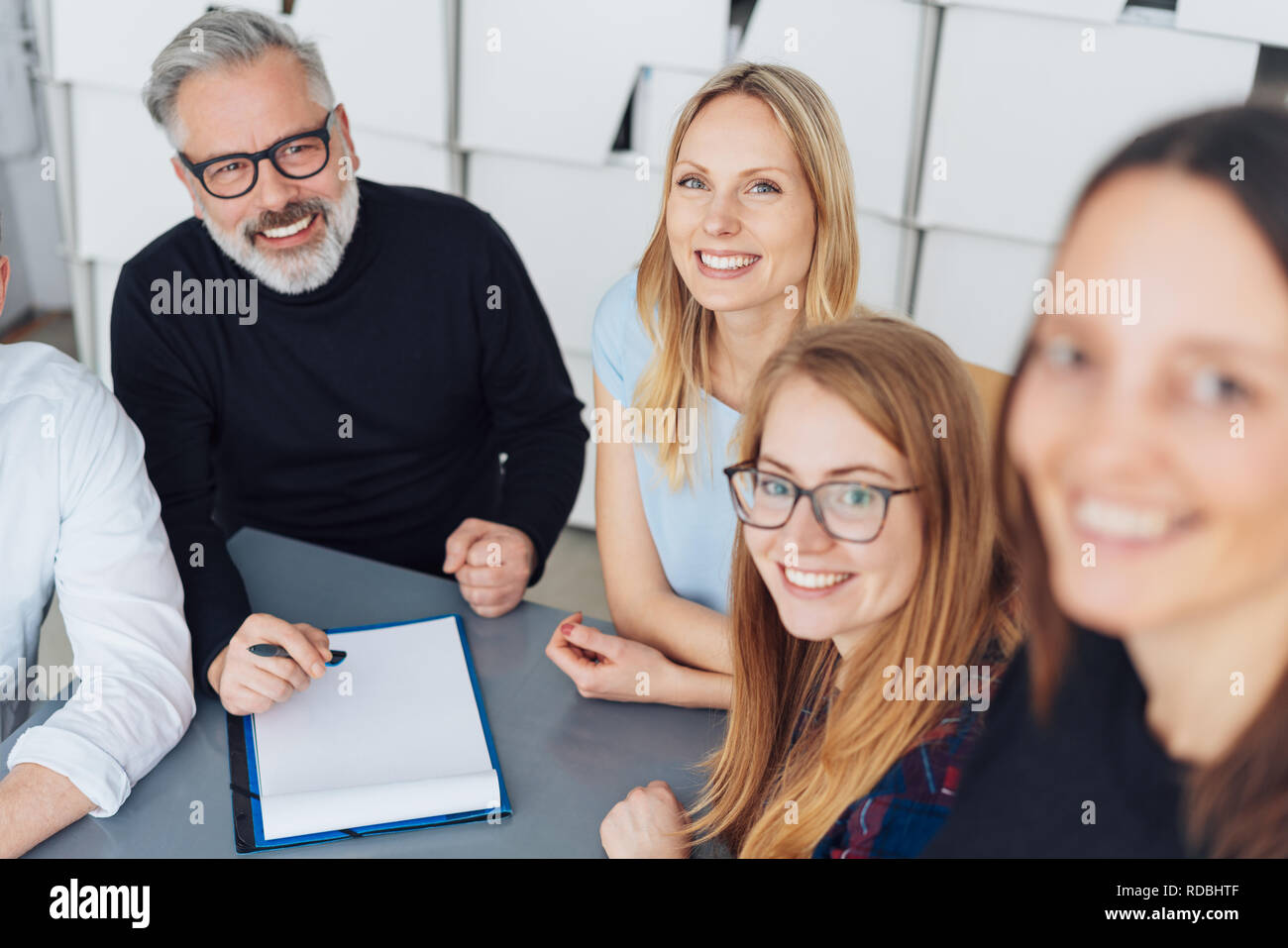 Team work around table hi-res stock photography and images - Alamy