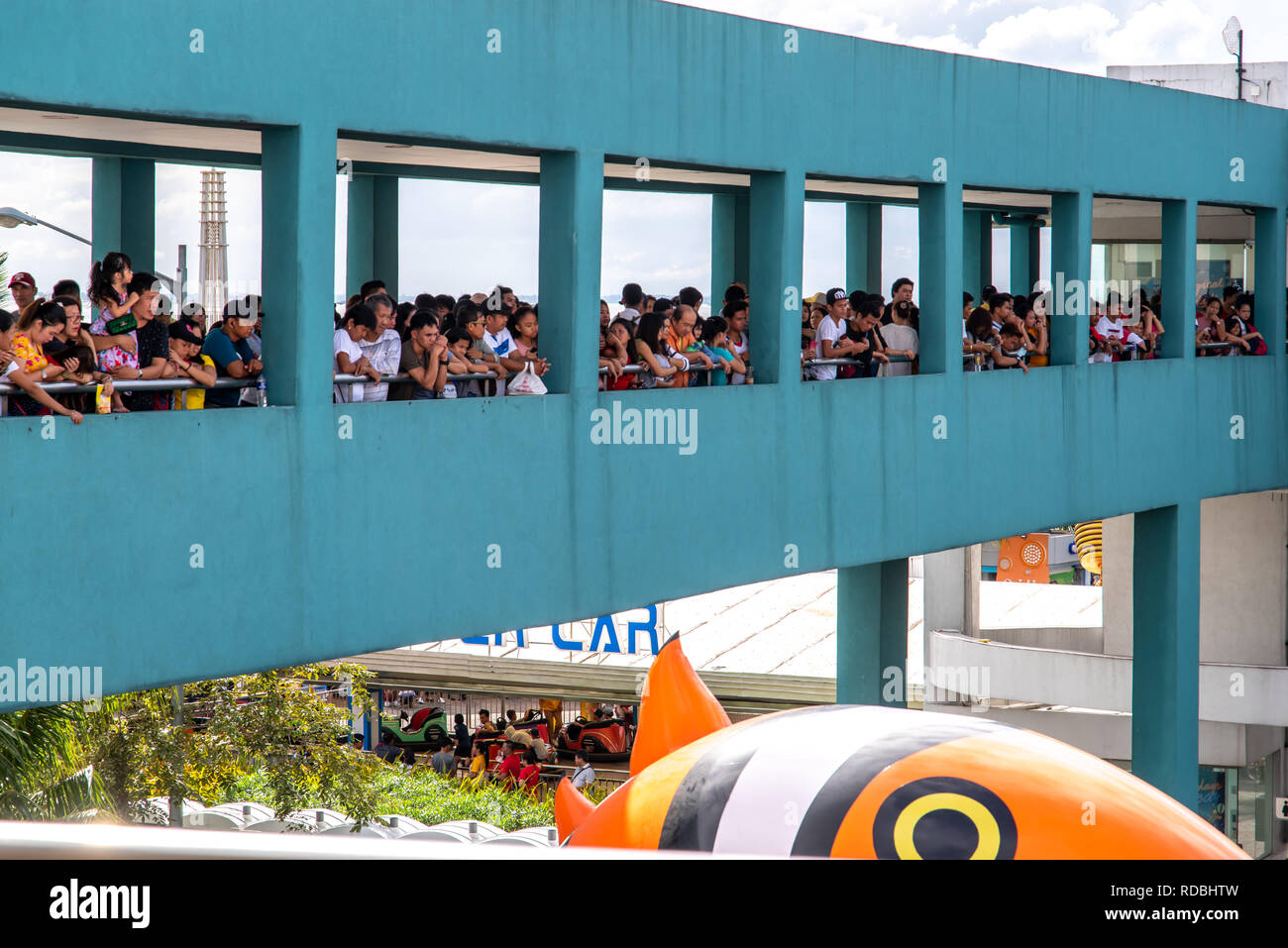 Jan 1, 2019 People watching the New Year parade at the Mall of Asia ...