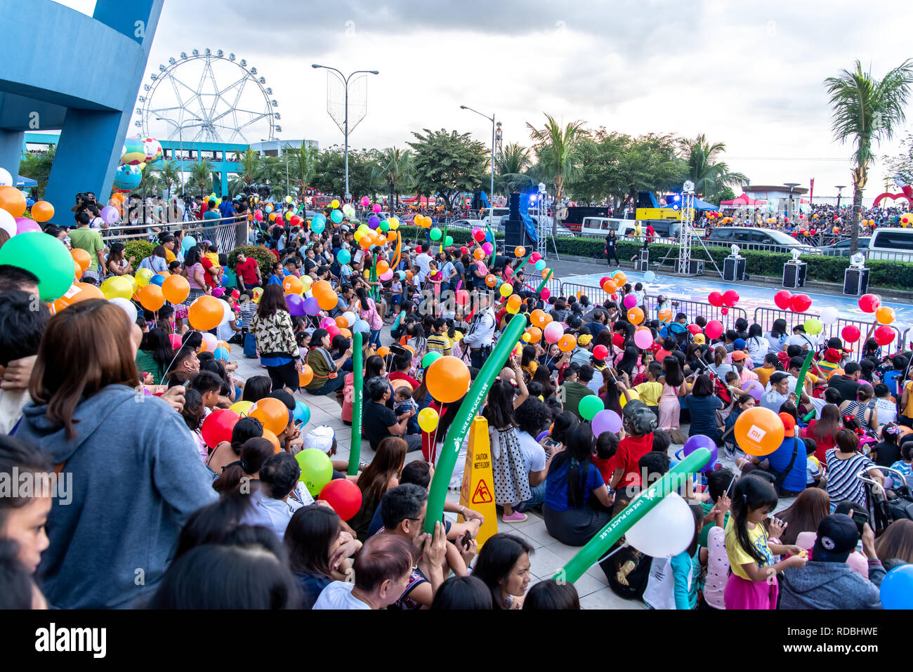 Jan 1, 2019 People watching the New Year parade at the Mall of Asia ...