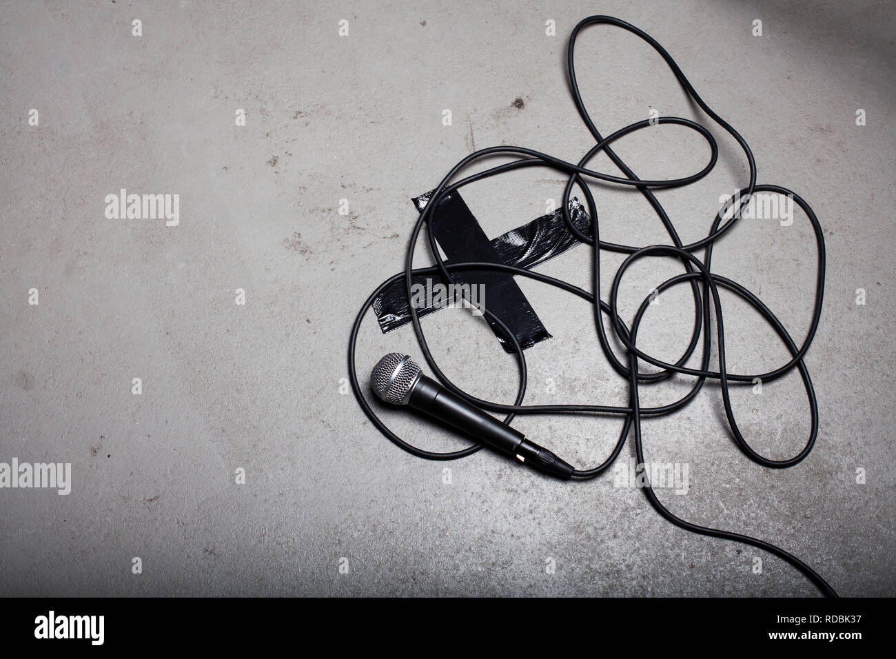 Silver dynamic microphone on hi-res stock photography and images - Alamy