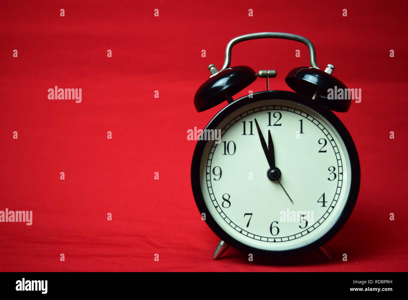 Circular arrow clock hi-res stock photography and images - Alamy