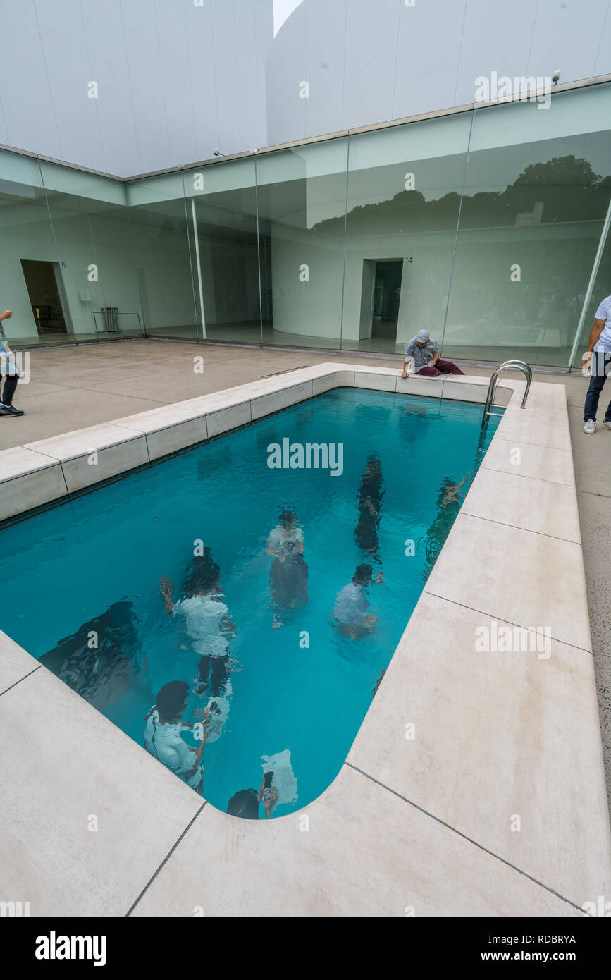 "The Swimming Pool" underwater. Optical illusion work of Leandro Erlich ...