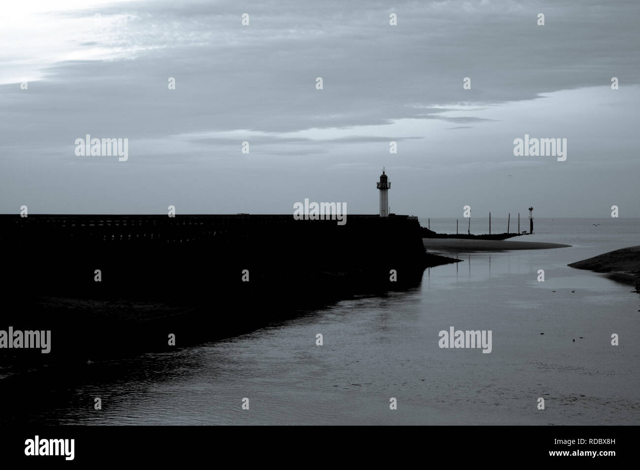 Lighthouse minimal hi-res stock photography and images - Alamy