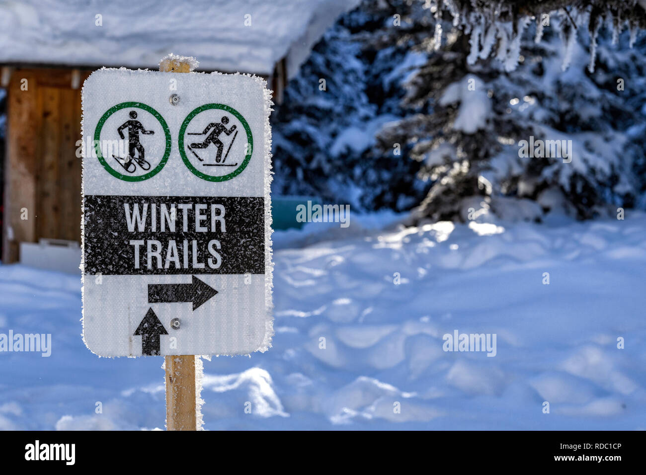 Trails sign hi-res stock photography and images - Alamy