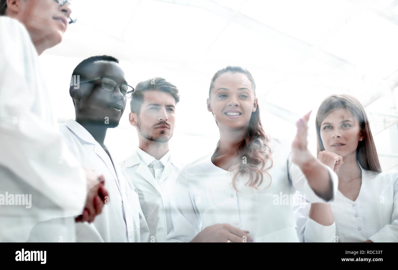 Team of scientists in a laboratory Stock Photo - Alamy