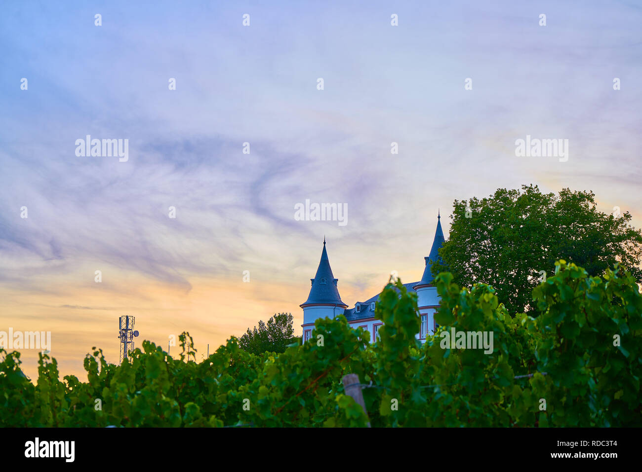 A sunset behind church hi-res stock photography and images - Alamy