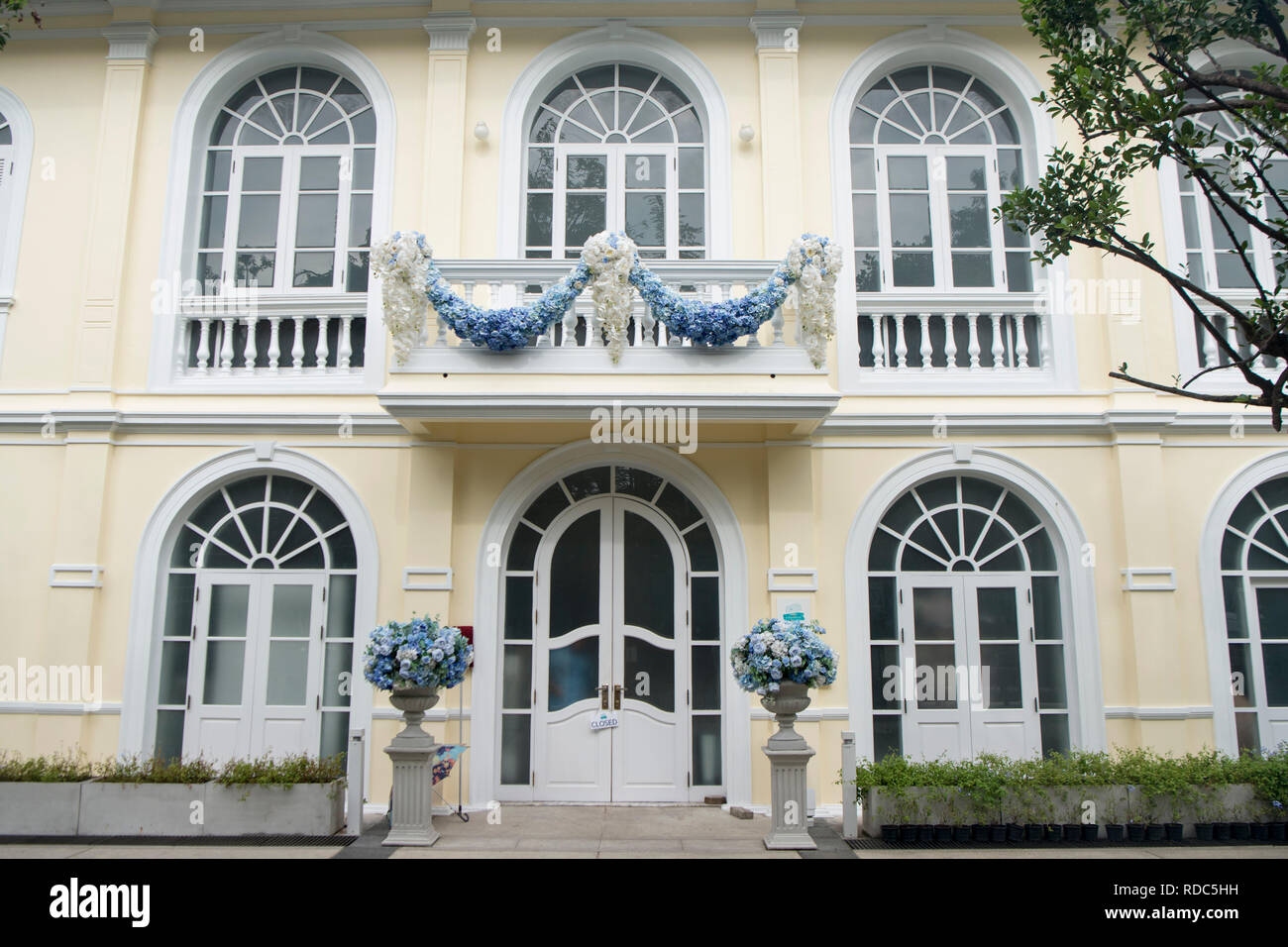 Phra athit road hi-res stock photography and images - Alamy