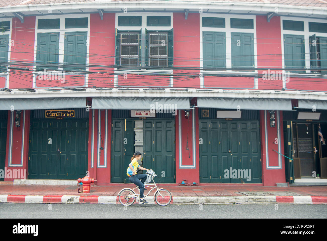 Phra athit road bangkok hi-res stock photography and images - Alamy