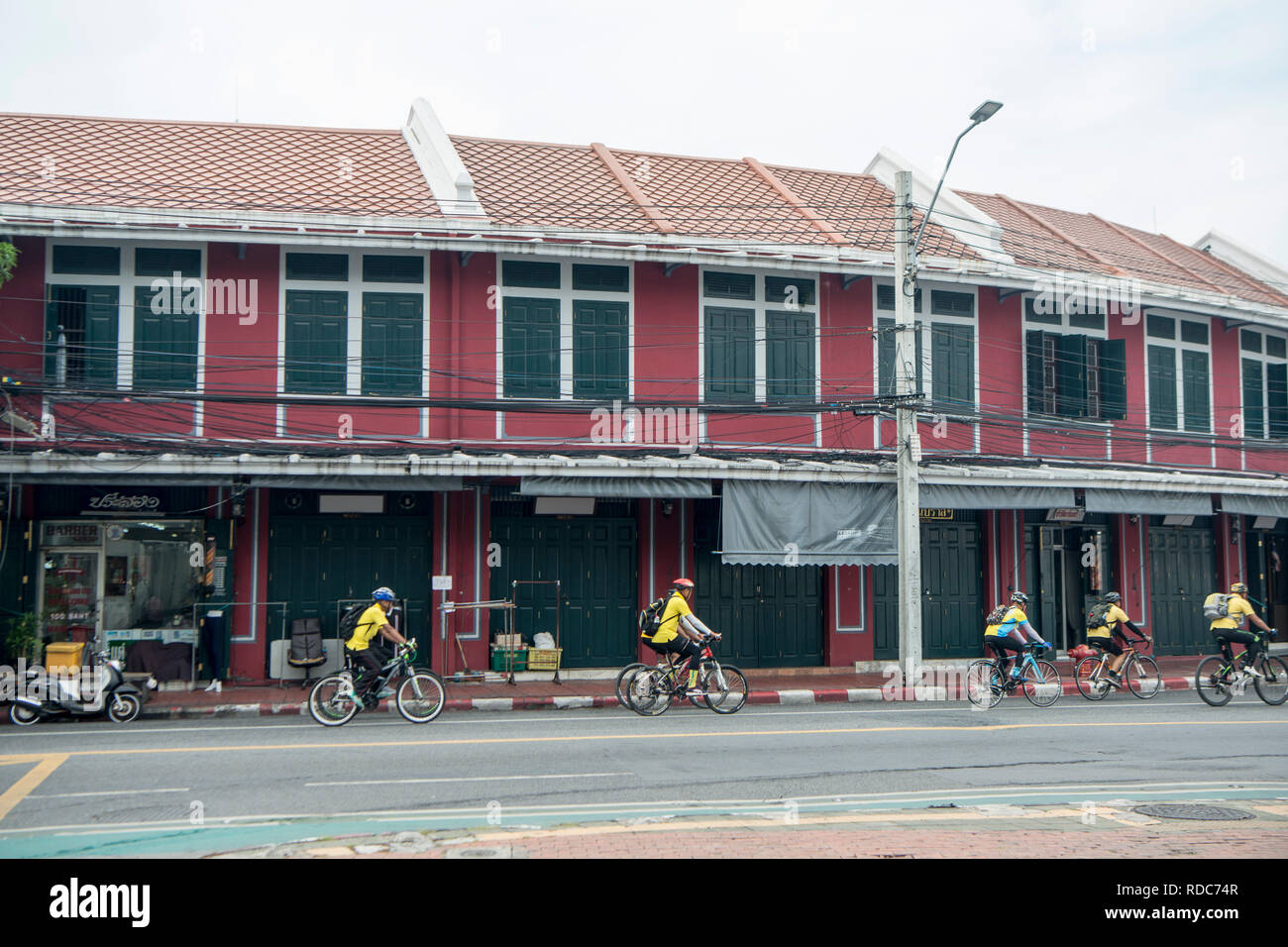 Phra athit road hi-res stock photography and images - Alamy