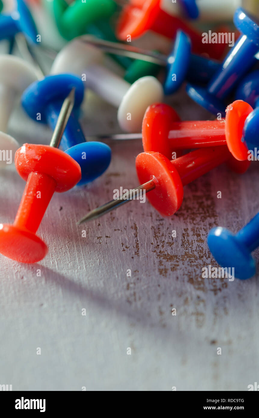 Colorful pushpins on a white board. School or business concept Stock ...