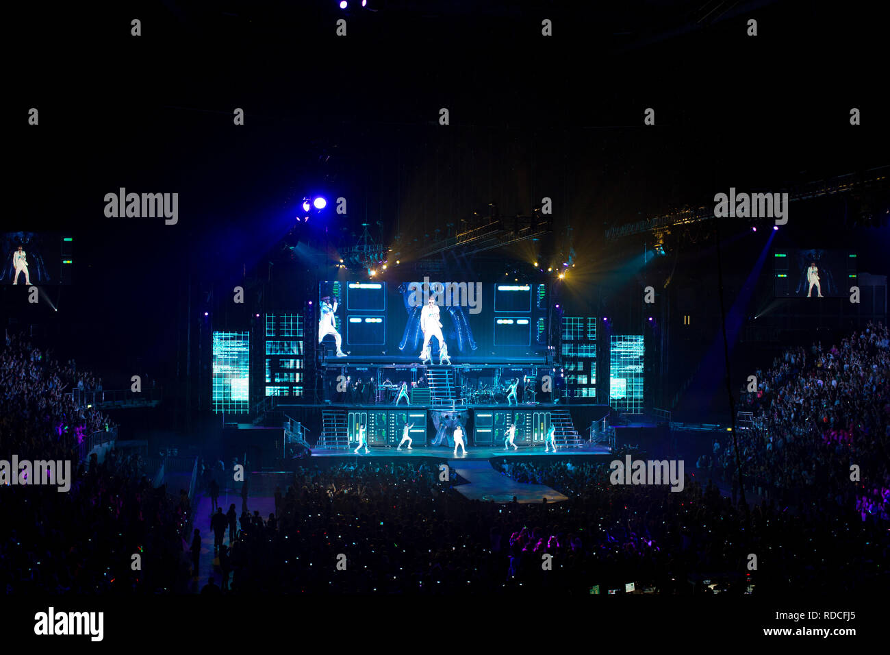 O2 arena london crowd hi-res stock photography and images - Alamy