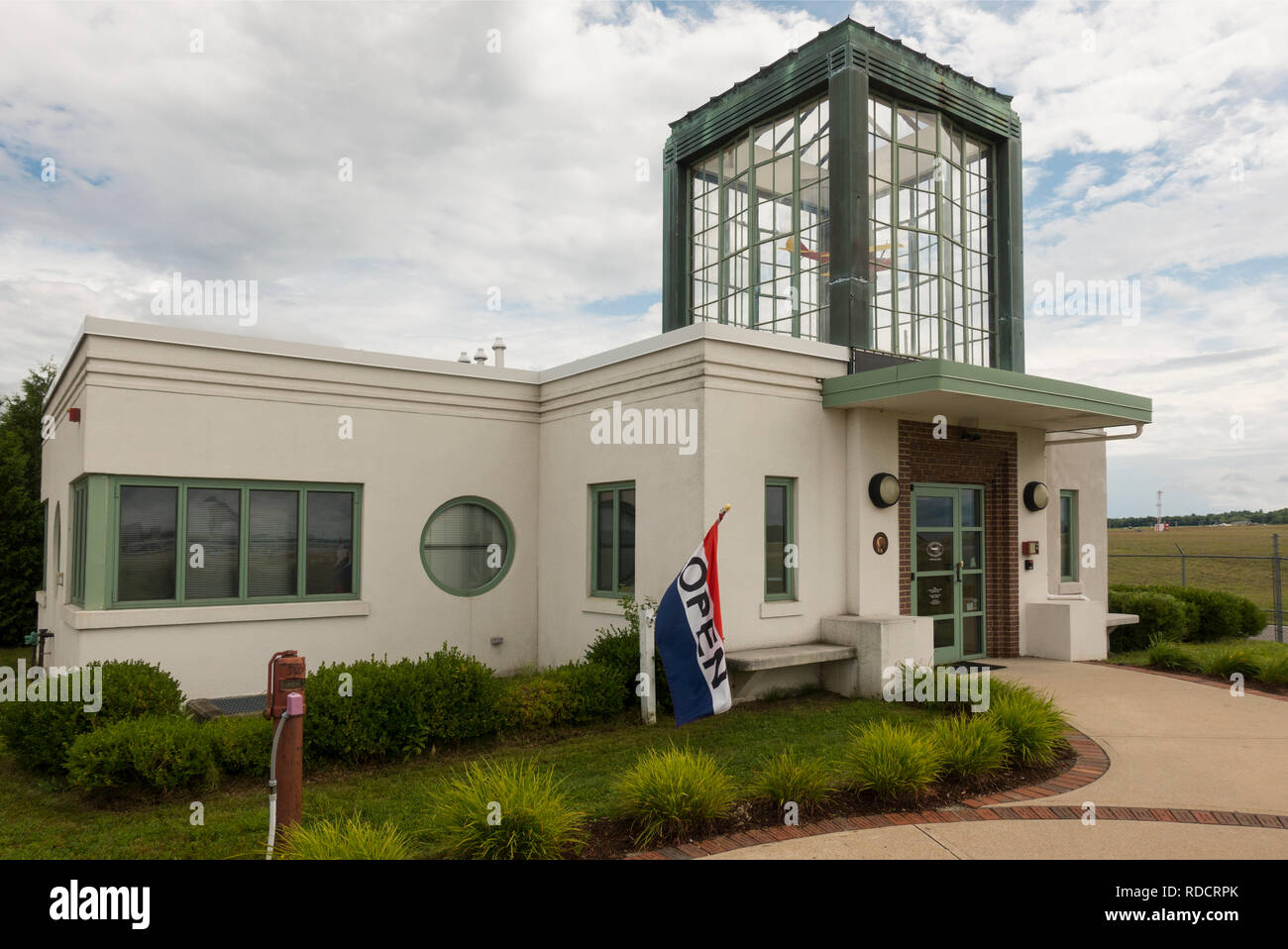 Front of planes hi-res stock photography and images - Alamy