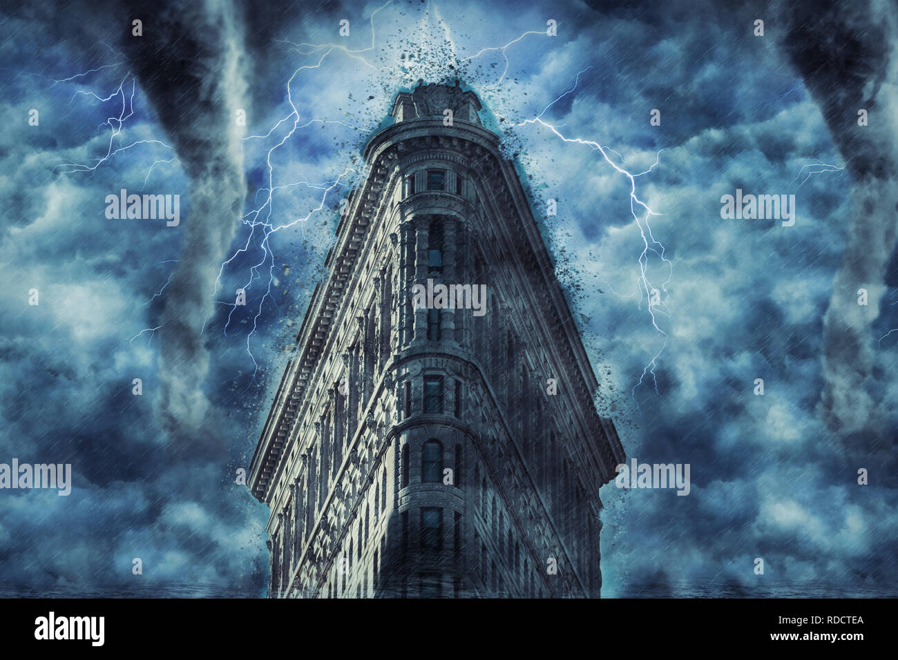 Flat iron building during the heavy storm, rain and lighting in New ...