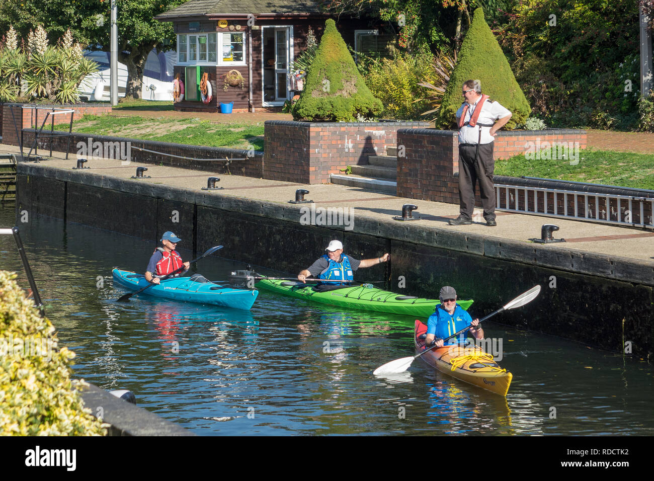 England, Oxfordshire, Henley, Kayaks in Marsh Lock Stock Photo - Alamy