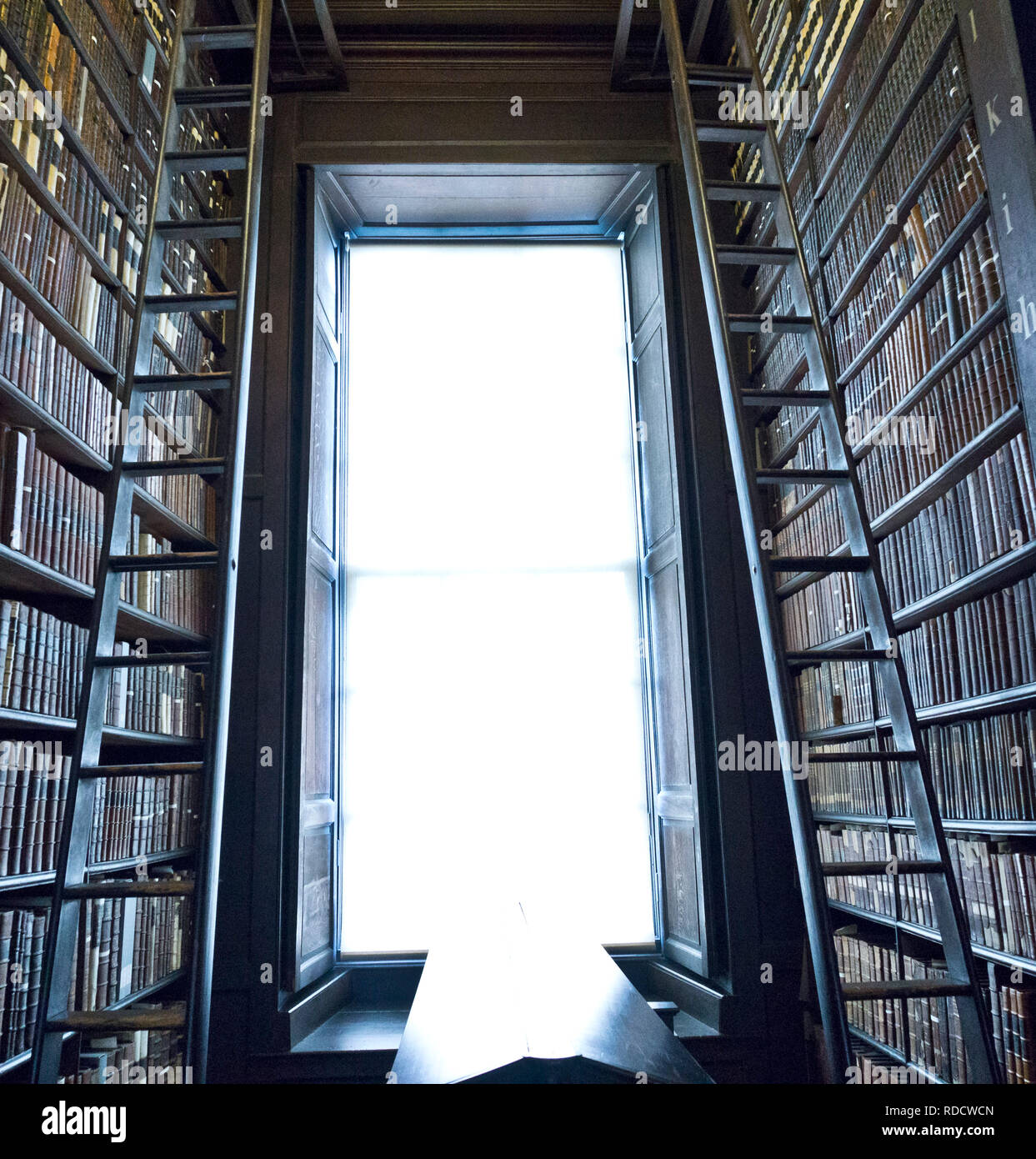 Trinity college library dublin hi-res stock photography and images - Alamy