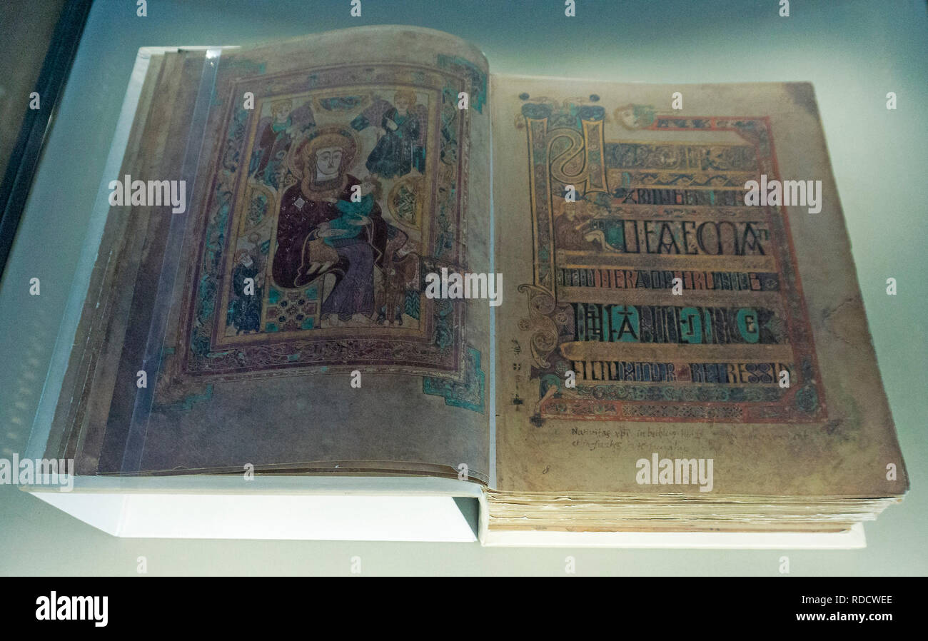 Arts building trinity dublin hi-res stock photography and images - Alamy