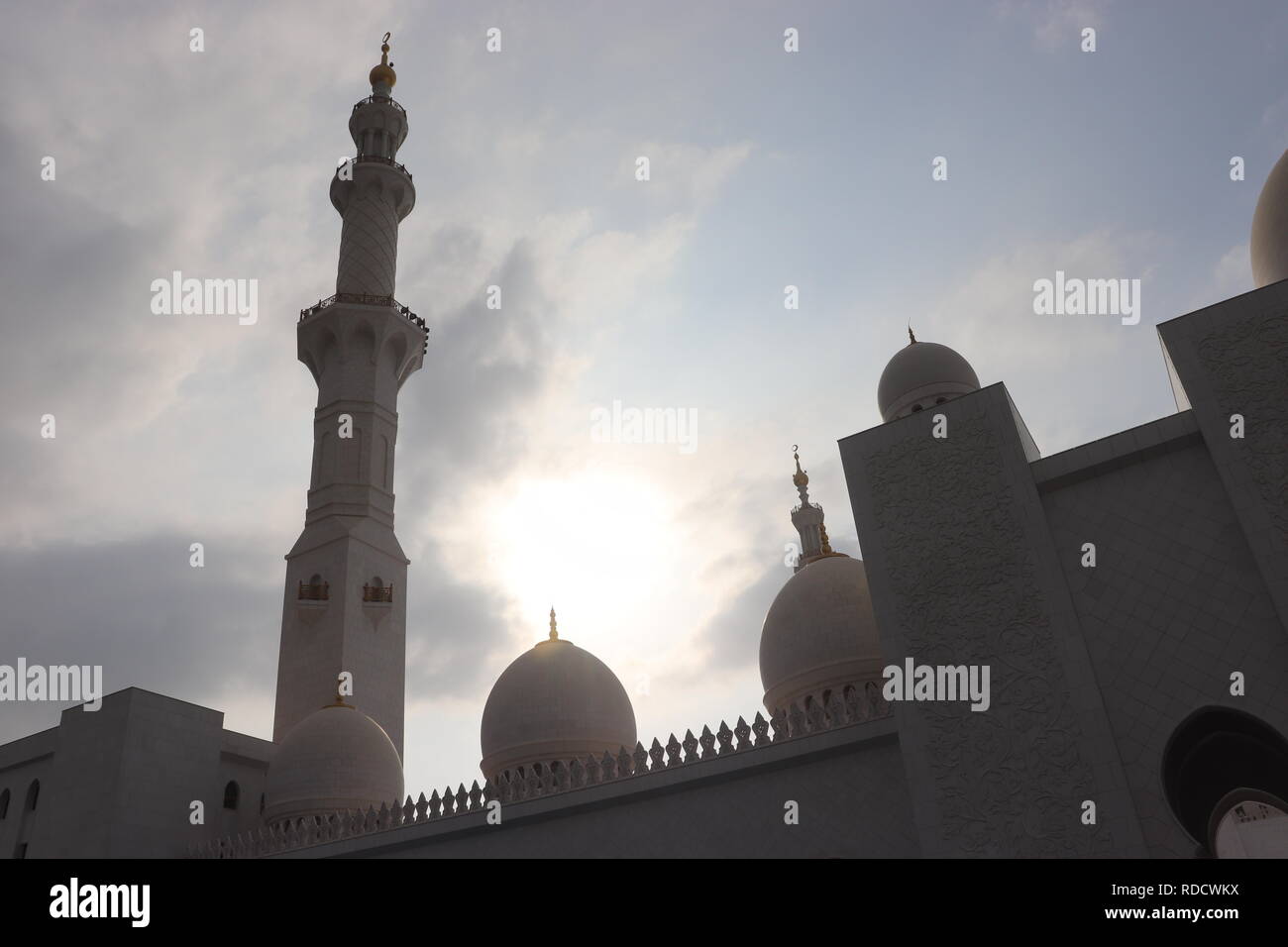 Sheikh zayed grand mosque center hi-res stock photography and images ...