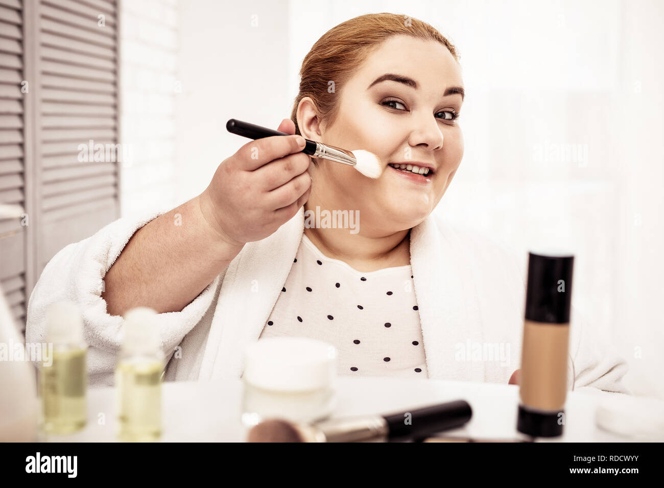 Woman brush using palette hi-res stock photography and images - Alamy