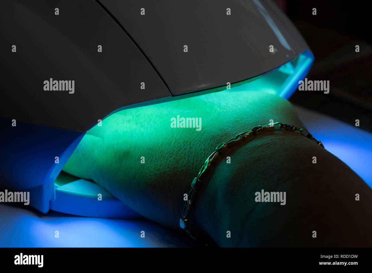 Uv light nails hi-res stock photography and images - Alamy