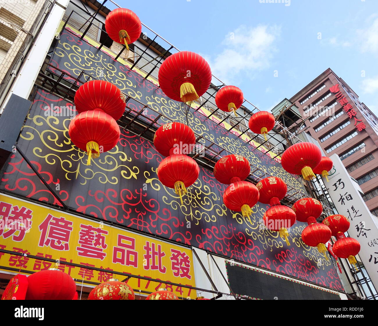 Large storefront hi-res stock photography and images - Alamy