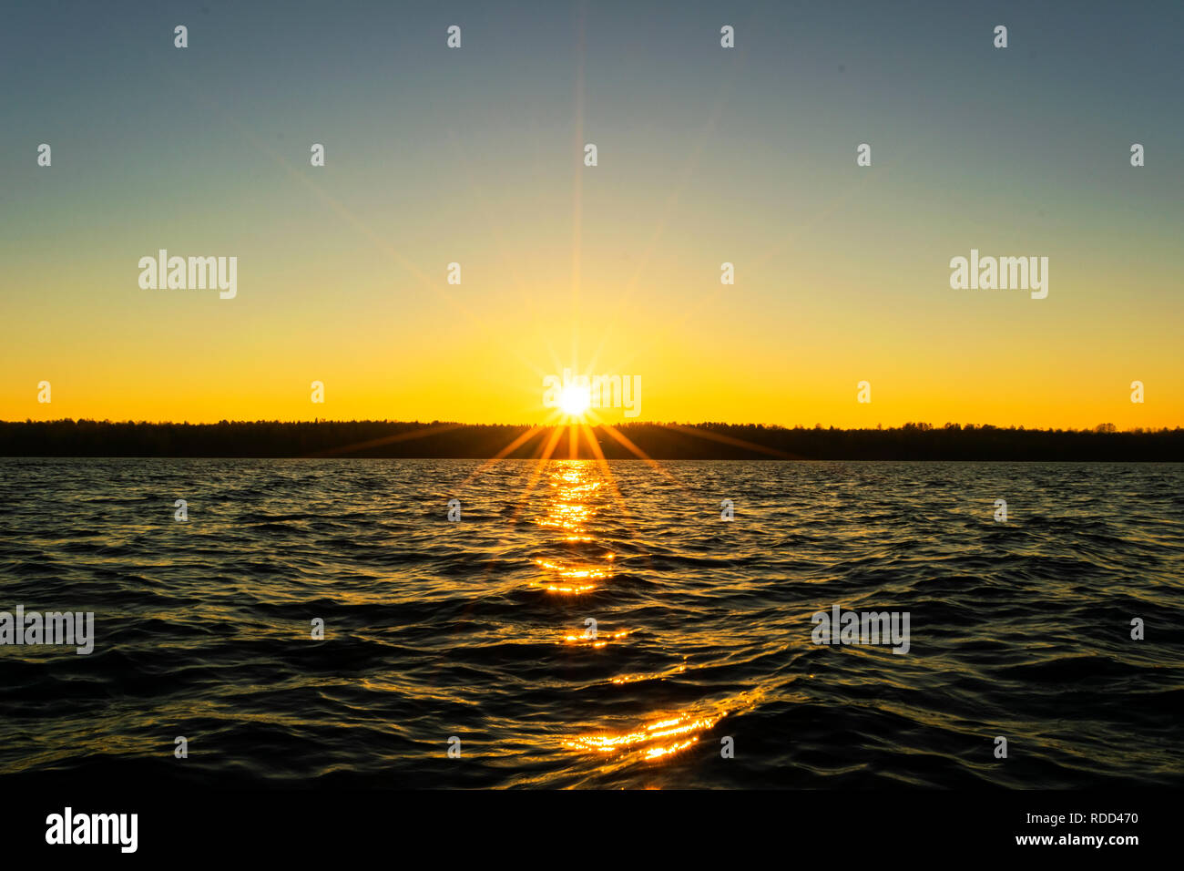 Sunset sky background. Dramatic gold sunset sky with evening sky clouds ...