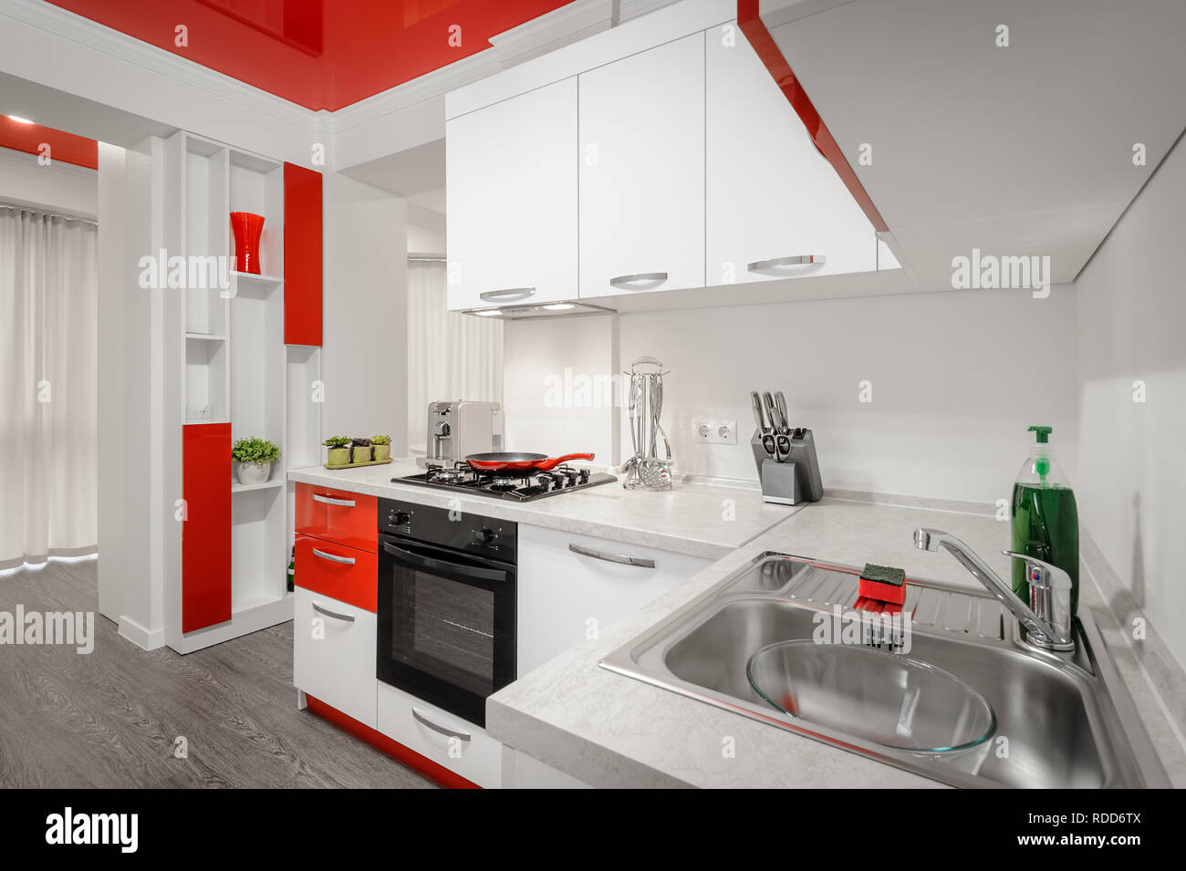 Modern red and white kitchen interior Stock Photo - Alamy