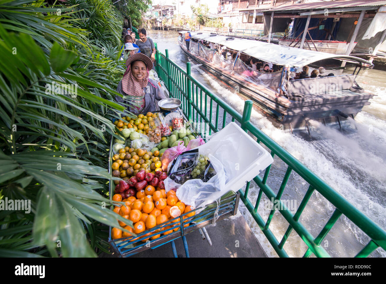 Transport of fruits in a boat hi-res stock photography and images - Alamy