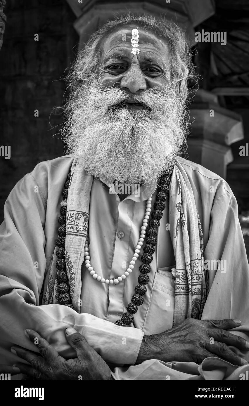 Spiritual guru hi-res stock photography and images - Alamy