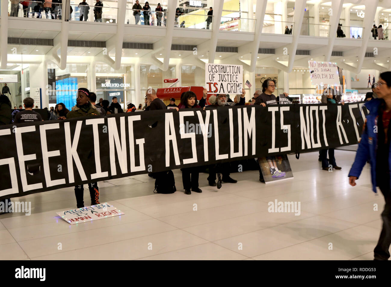 Us mexico border separation child hi-res stock photography and images ...