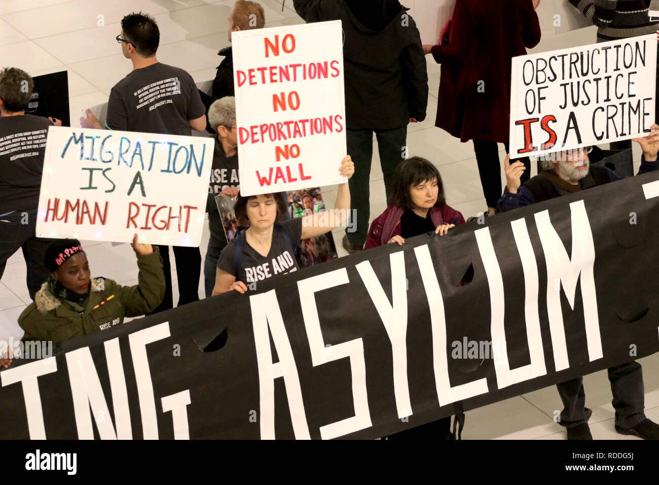 Us mexico border separation child hi-res stock photography and images ...