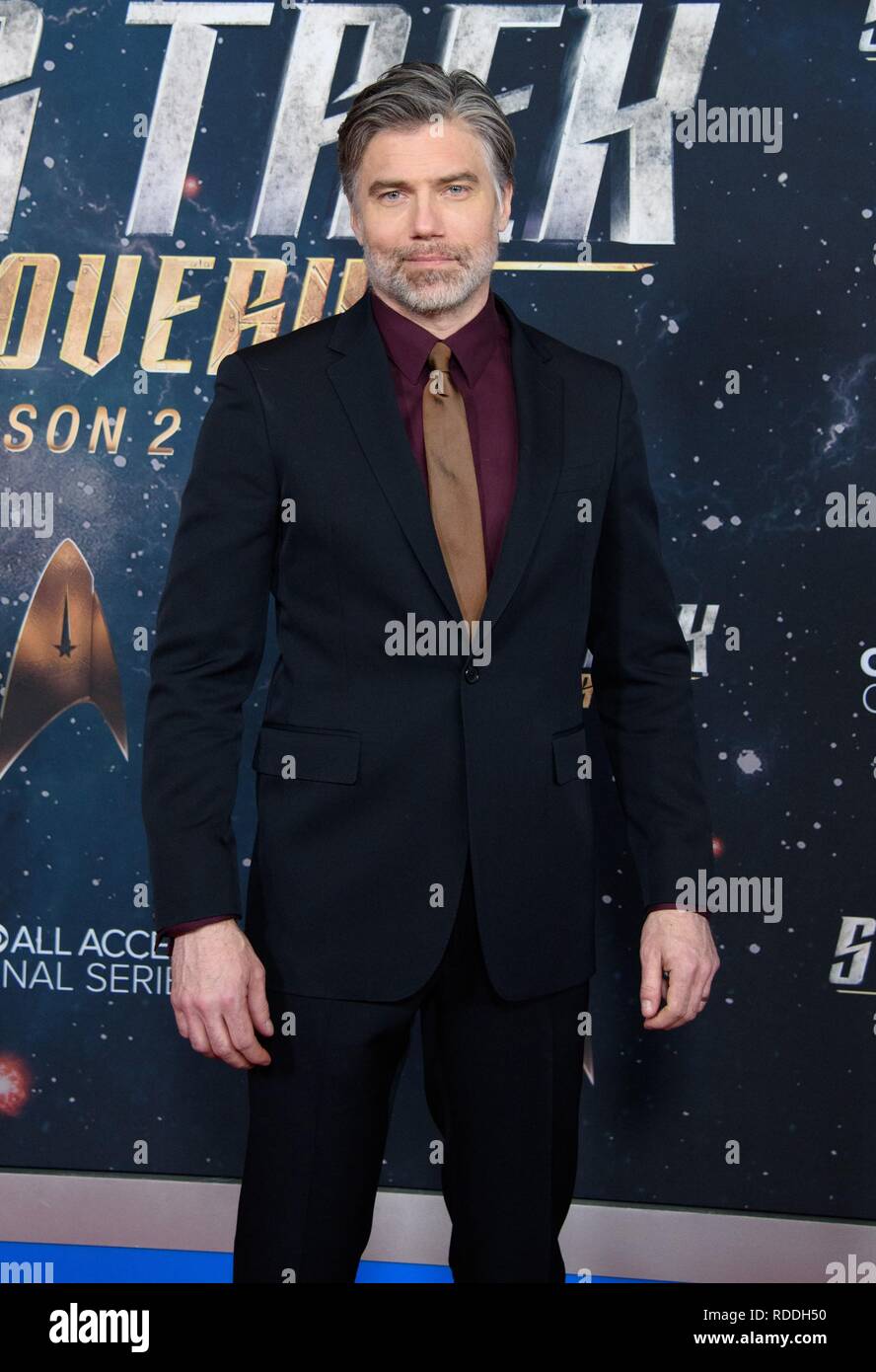 Star trek discovery anson hi-res stock photography and images - Alamy