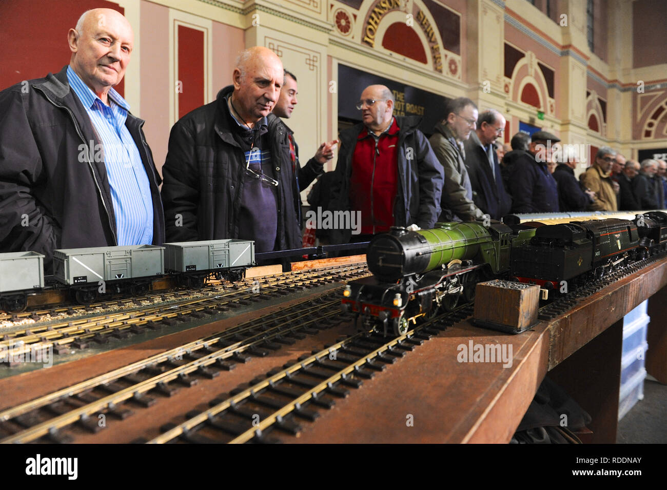 London, UK. 18th Jan 2019. Visitors watching the Gauge One Railway ...