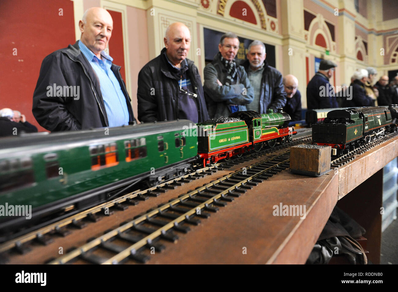 London, UK. 18th Jan 2019. Visitors watching the Gauge One Railway ...