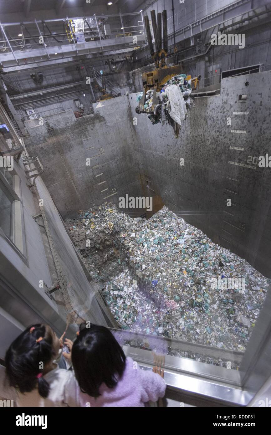Tokyo, Japan. 18th Jan, 2019. Children enjoy watching a crane carrying ...
