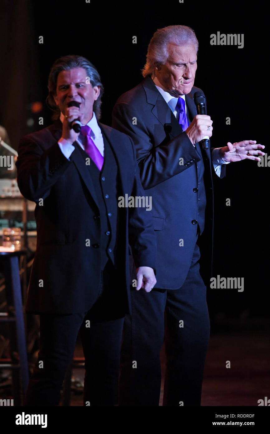 Righteous brothers on stage hi-res stock photography and images - Alamy