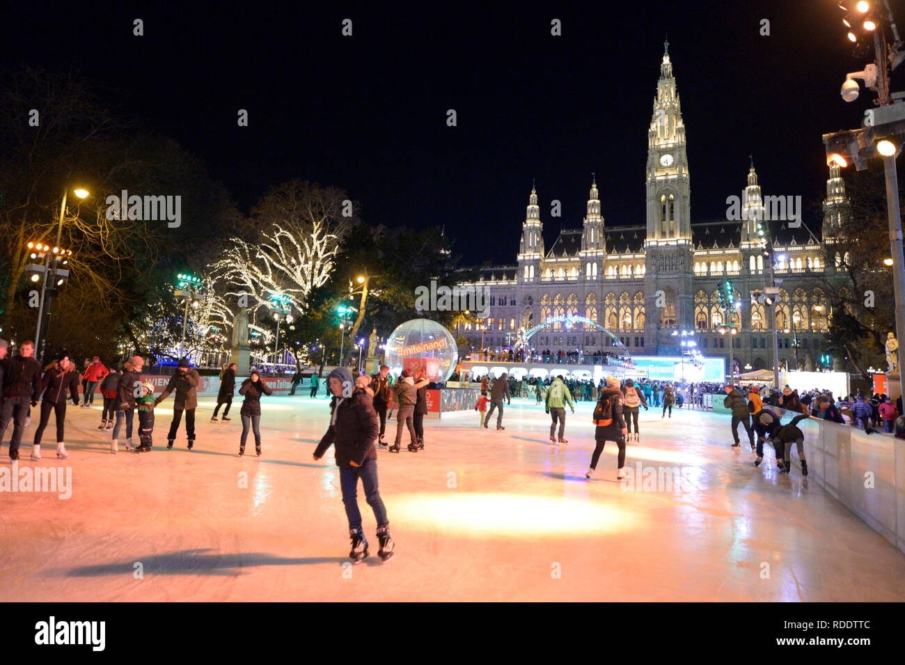 00 clock hi-res stock photography and images - Alamy