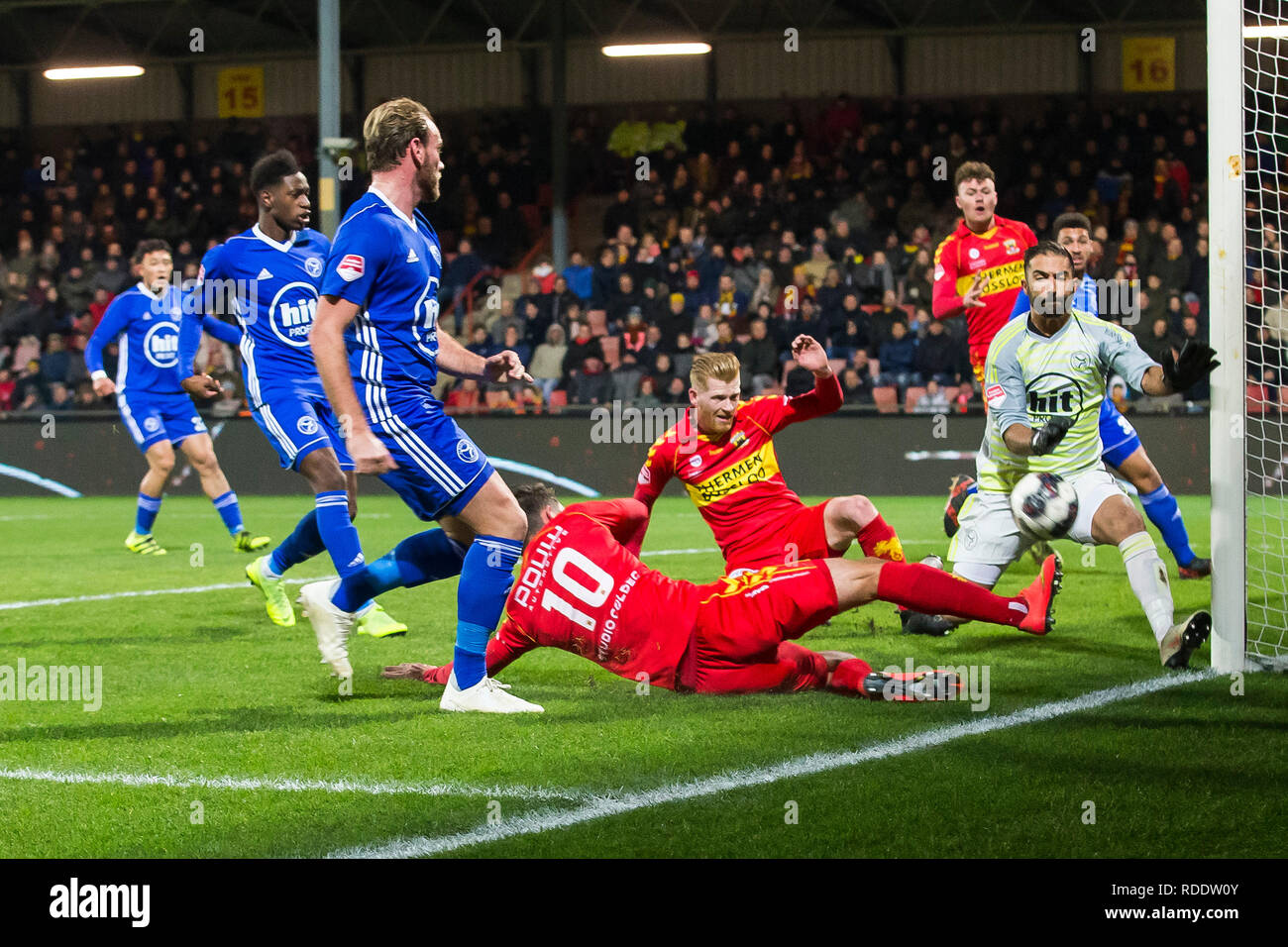 Goalkeeper agil etemadi hi-res stock photography and images - Alamy