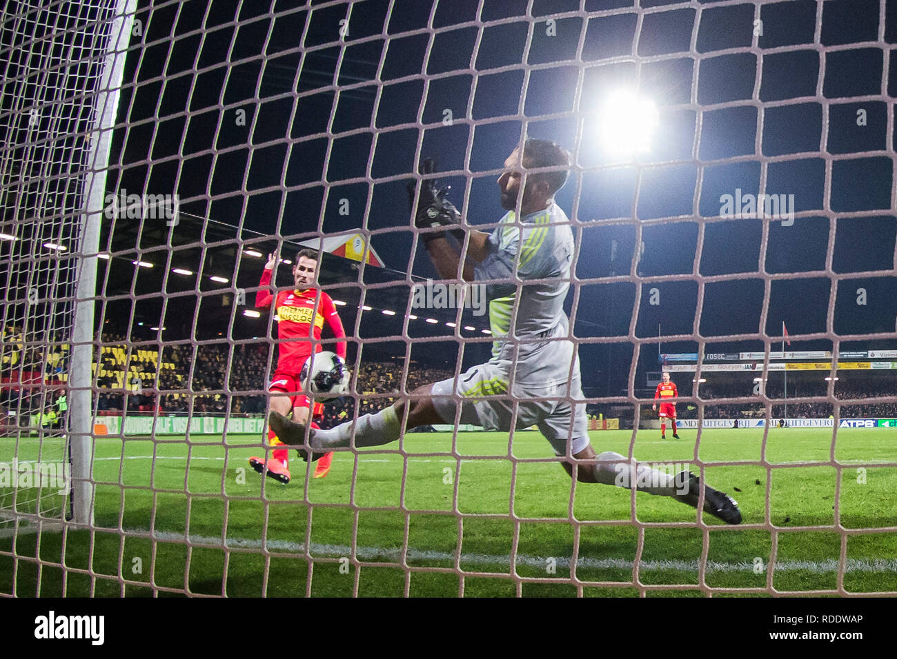 Goalkeeper agil etemadi hi-res stock photography and images - Alamy