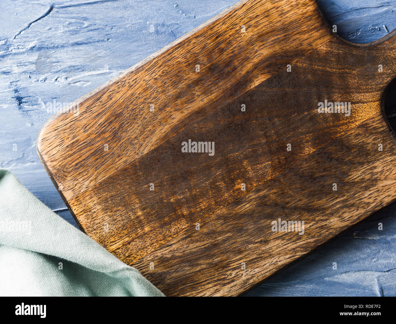 Wooden chopping board background on blue with napkin Stock Photo - Alamy