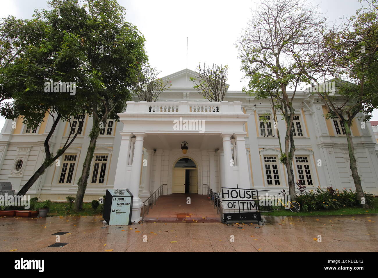 House of Timber restaurant and bar in Singapore Stock Photo - Alamy
