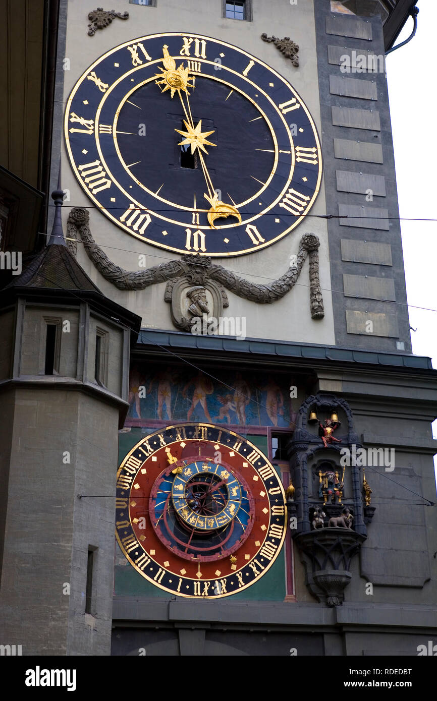 Clock with moving figures hi-res stock photography and images - Alamy