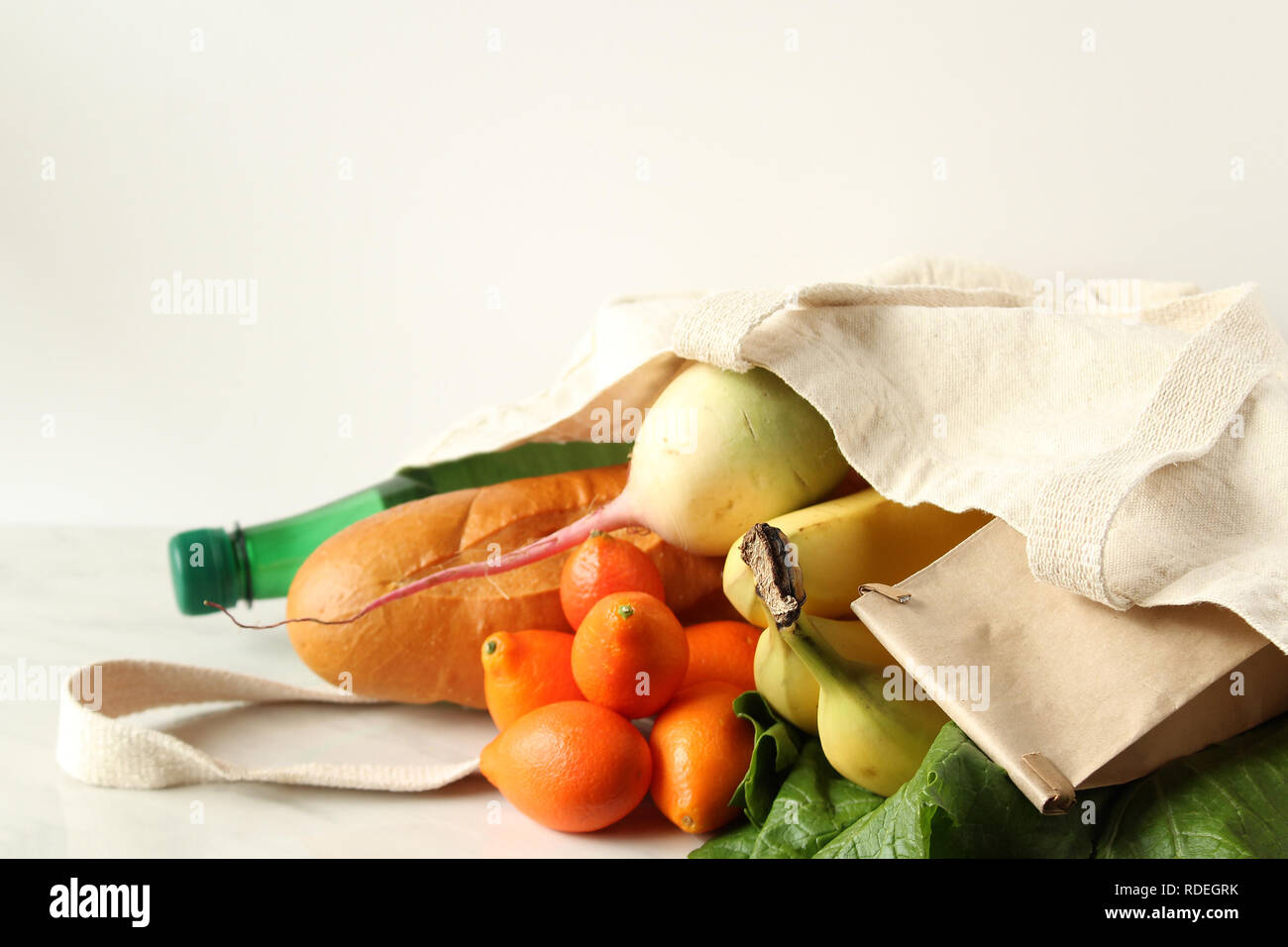 Shopping environment hi-res stock photography and images - Alamy