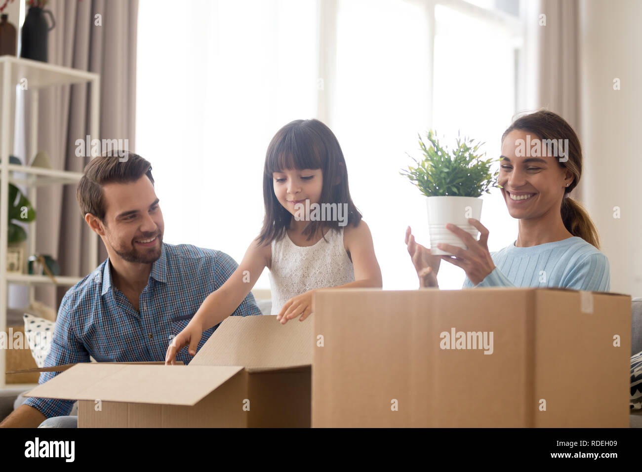 Unpacking boxes hi-res stock photography and images - Alamy