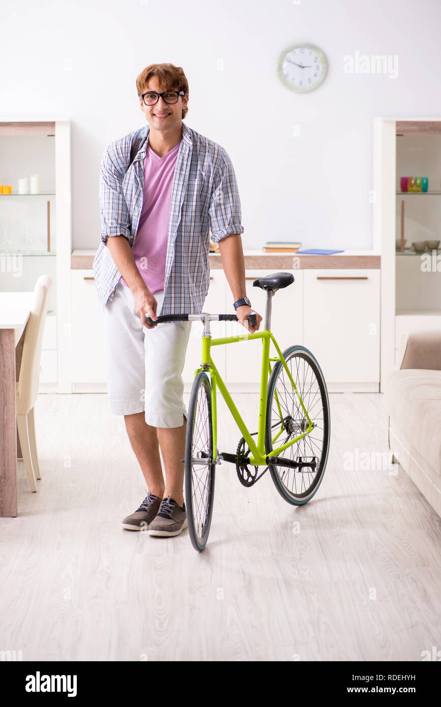 Student commuting to university using cycle Stock Photo - Alamy