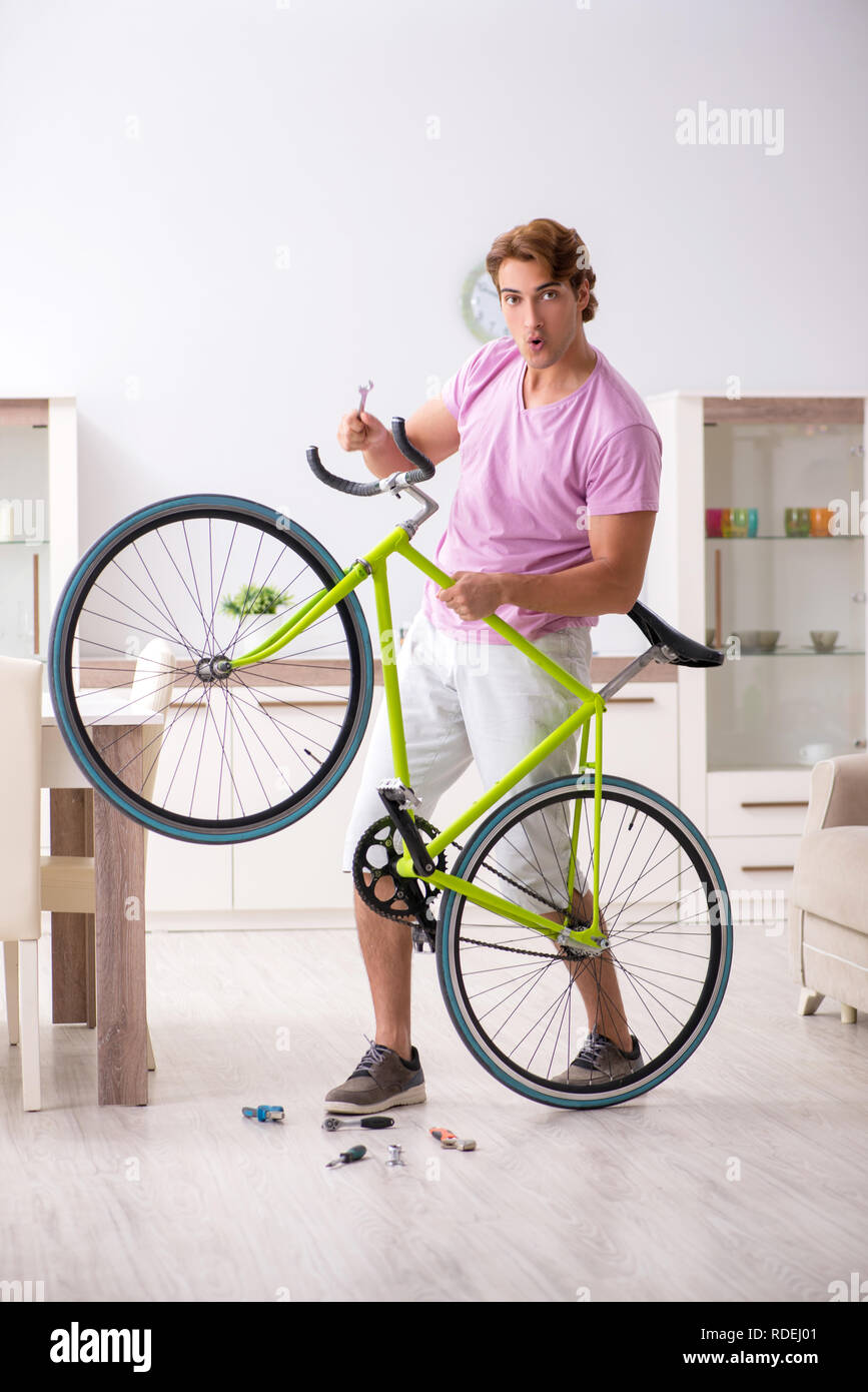 Man repairing his broken bicycle Stock Photo - Alamy