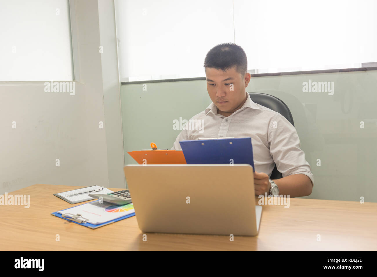 Reading read report hi-res stock photography and images - Alamy
