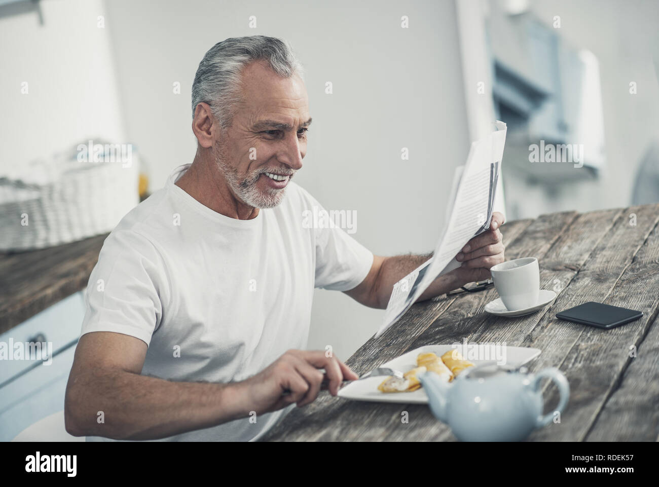 Grey haired executive hi-res stock photography and images - Alamy